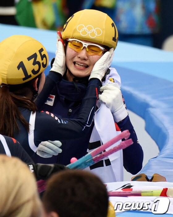 [화보] 여자 쇼트트랙 3000m 계주 '중국 실격' 왜? - 뉴스1