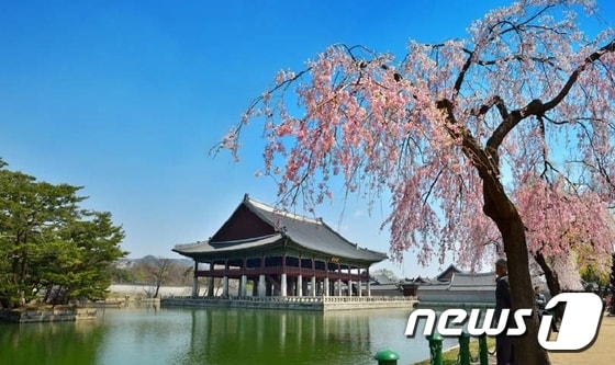 궁궐 속 연회장 들어가 볼까…경복궁 경회루 특별관람 뉴스1