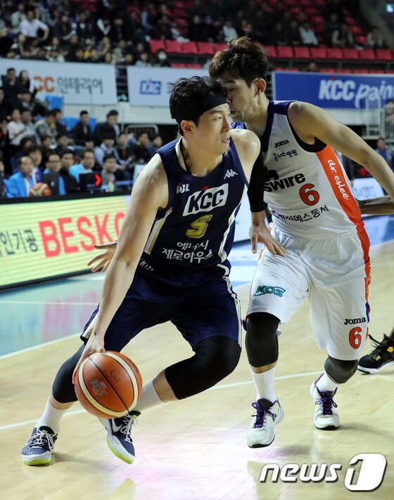 돌파하는 이정현 - 뉴스1