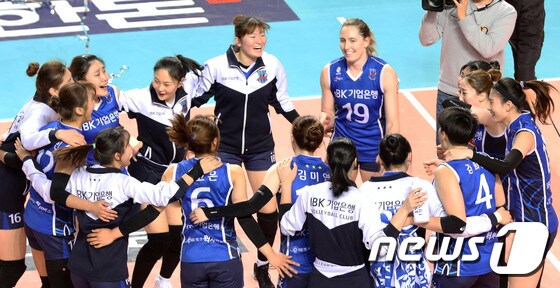 IBK기업은행, PO 3차전 3대0 승리…'챔프전으로' - 뉴스1