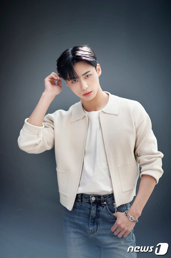 'JMS 신도 논란' DKZ 경윤, 결국 팀 탈퇴 "활동 마무리…연내 軍 입대" - 뉴스1