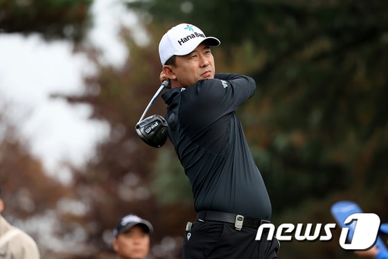 한승수, KPGA 통산 3승…KB금융 리브챔피언십 정상 - 뉴스1