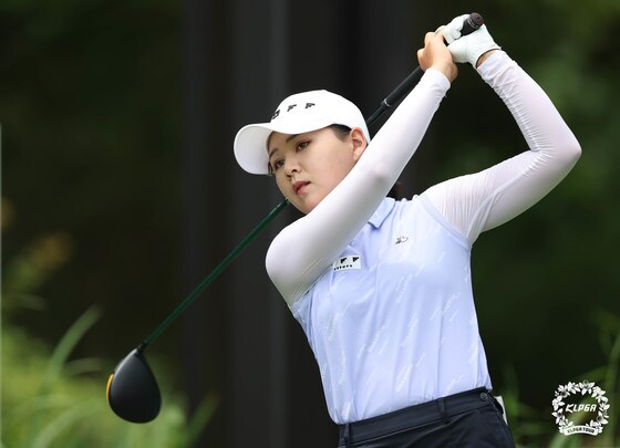 이제영, KLPGA '교촌 1991'서 데뷔 첫승 도전…"내일도 5타 줄이고파" - 뉴스1