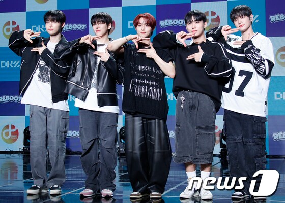 DKZ, 1년6개월 만에 컴백한 사랑도둑 - 뉴스1