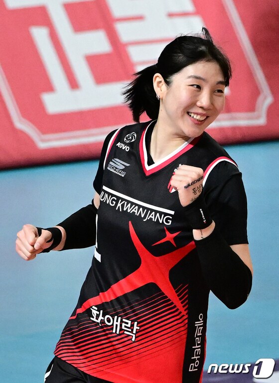 IBK기업은행, 국가대표 FA 영입…이소영 21억·이주아 12억원에 계약 - 뉴스1