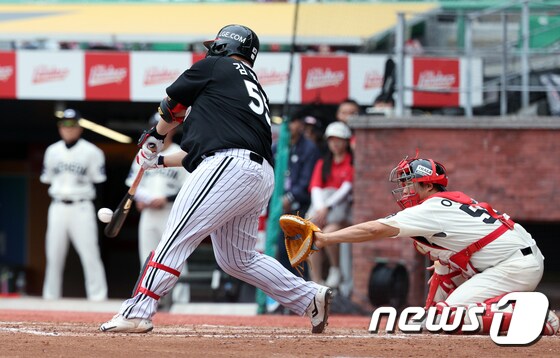 '김범석 뒤집기 만루포' LG, SSG에 6점 차 역전극…DH 1차전 승리(종합) - 뉴스1