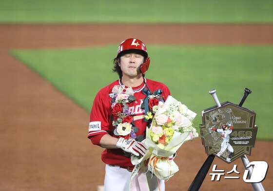 이만수 전 감독, '옛제자' 최정 대기록 달성 축하…"500홈런도 충분히 가능" - 뉴스1