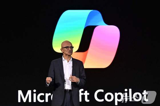 [포토]자카르타 AI데이서 코파일럿 설명하는 MS CEO - 뉴스1
