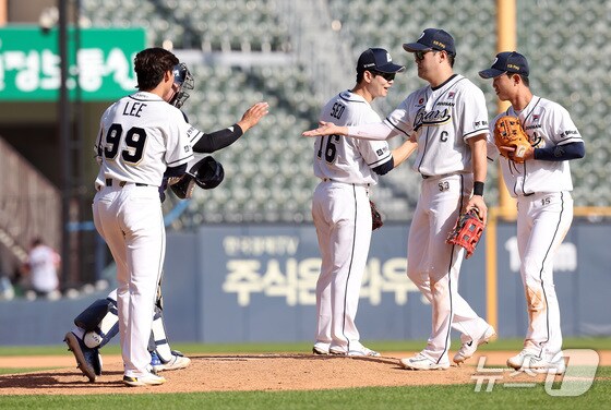 kt와 DH 1차전 잡아낸 두산 '7연승 신바람' - 뉴스1
