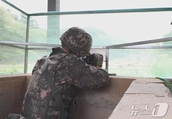 동해안 지키는 23경비여단 최고 전투원에 박성민 중위 뉴스1