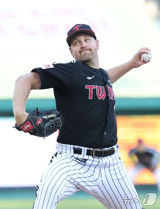 LG 엔스, SSG전 6이닝 9K 2실점…염경엽 감독 "다음 경기도 기대" - 뉴스1