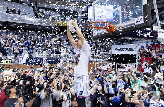 KCC 허웅 '내가 MVP' - 뉴스1