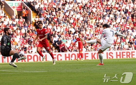 손흥민 드디어 터졌다…EPL 300번째 경기서 통산 120번째 골 - 뉴스1