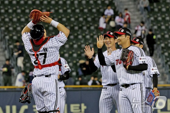 LG 'SSG잡고 위닝시리즈' - 뉴스1