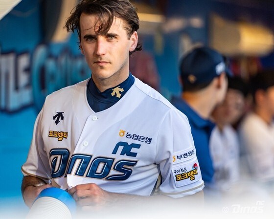 "조용히 해!"…SSG 앤더슨-NC 하트 신경전에 벤치클리어링 발발 - 뉴스1